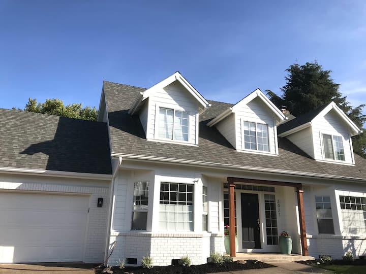 Spacious 4 Bed/3 Bath Home Near Campus - Eugene, OR