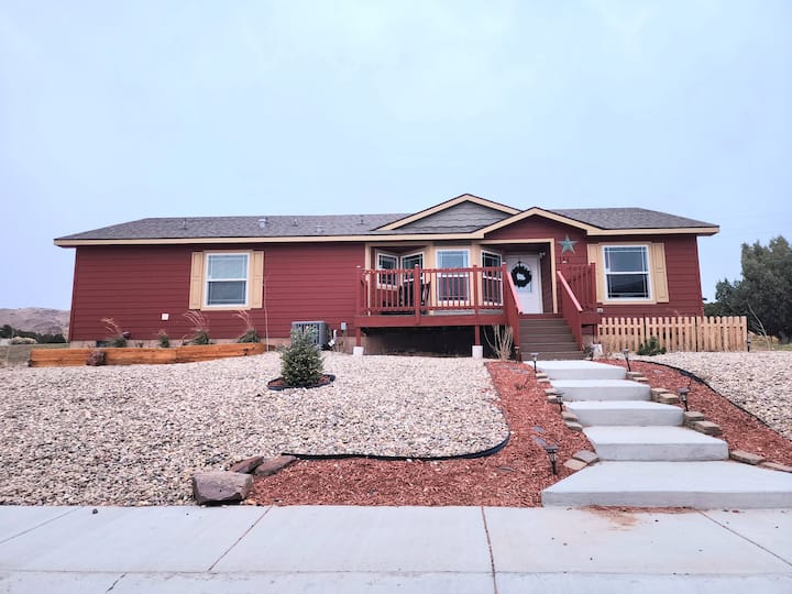 Comfortable, Cozy Home.  Fly Fish, Relax, Repeat. - Flaming Gorge, UT