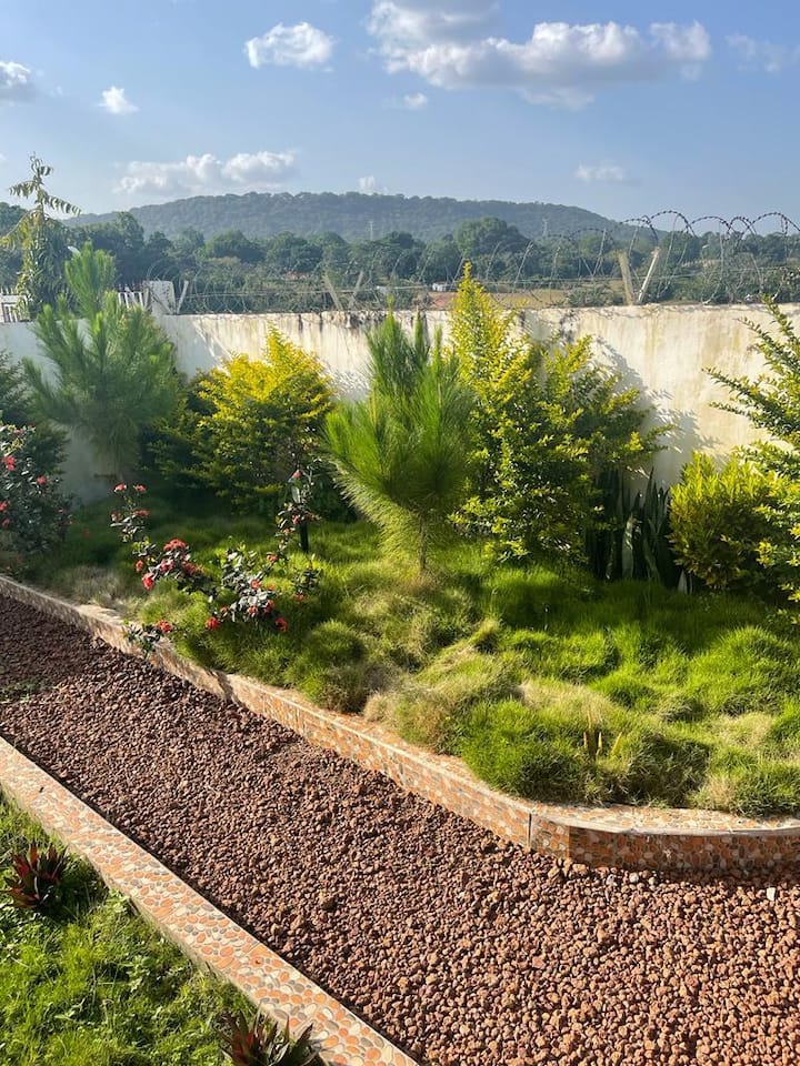 Spacieuse Villa Avec Un Magnifique Jardin à Labé - Guinea