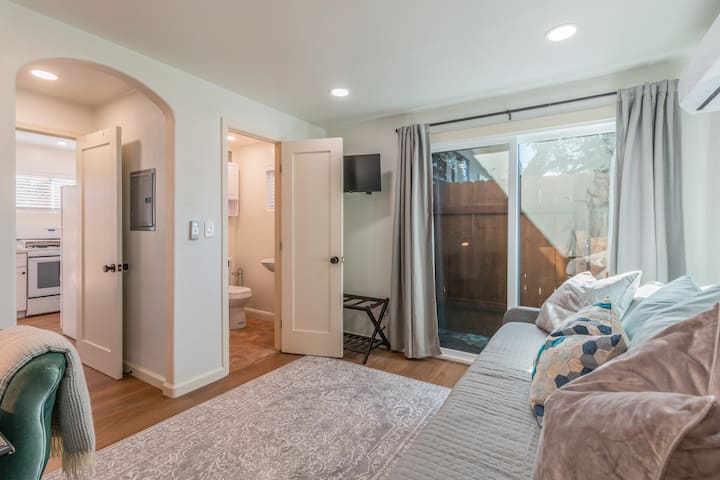 Tiny Guest House! Free Wi-fi & Coffee, Cozy Patio - San Diego