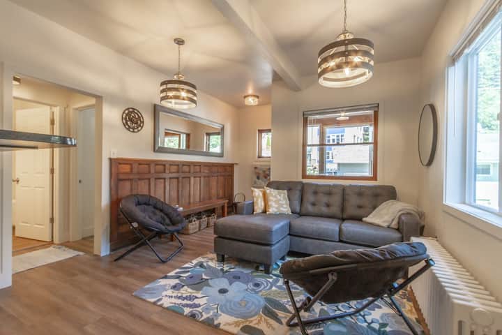 Spacious Family Suite In The Heart Of Downtown - Juneau, AK