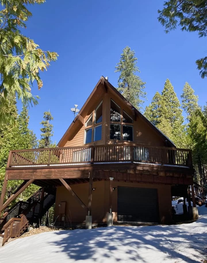 Pinecone Chalet- Walk To Pool! Dog&kid Friendly - Arnold, CA
