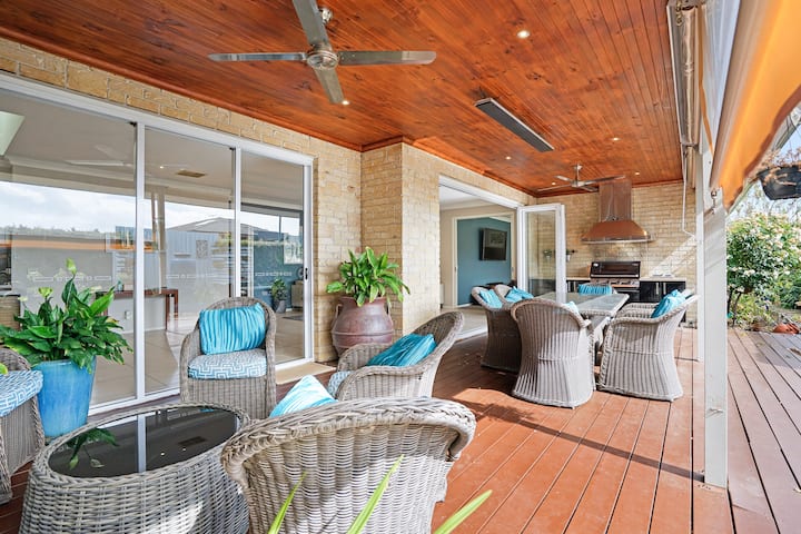 Expansive Family Entertainer In Blue Chip Locale - Mornington