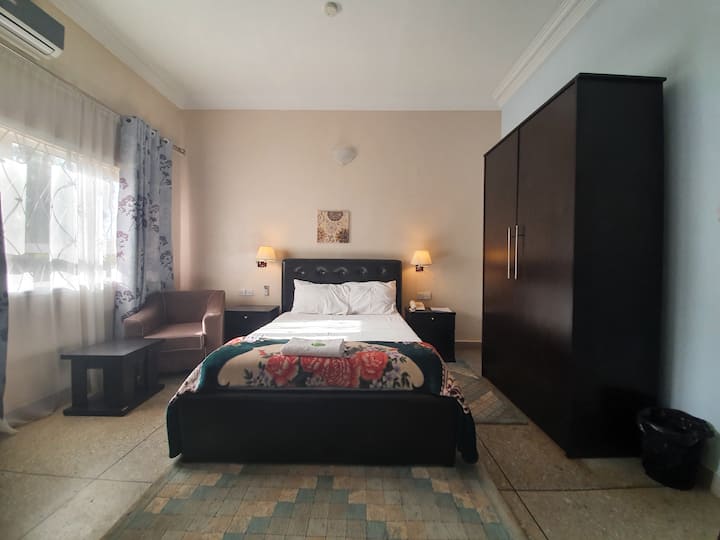 A Standard Room - 1 In A Five Bedroom Bungalow - Jos