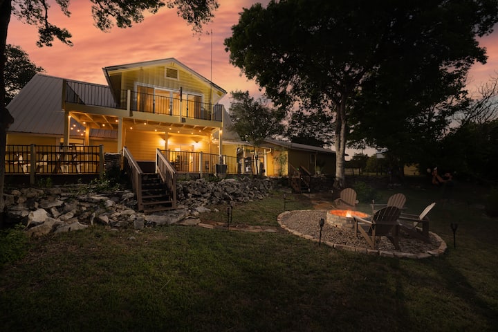 The Daffodil- A Luxury Haven W/hot-tub & Firepit. - Wimberley, TX