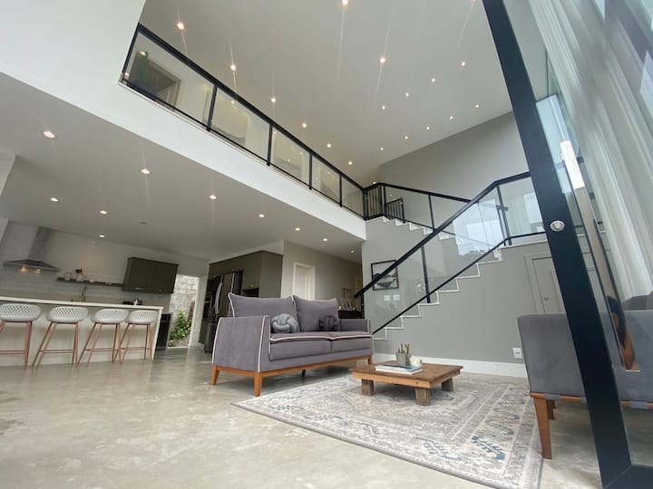 Between Sea & Mountain: Luxury Modern Sanctuary - Niterói