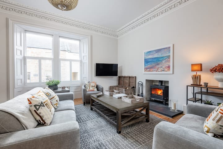 Stylish Property With A Variety Of Lounging Areas - Anstruther