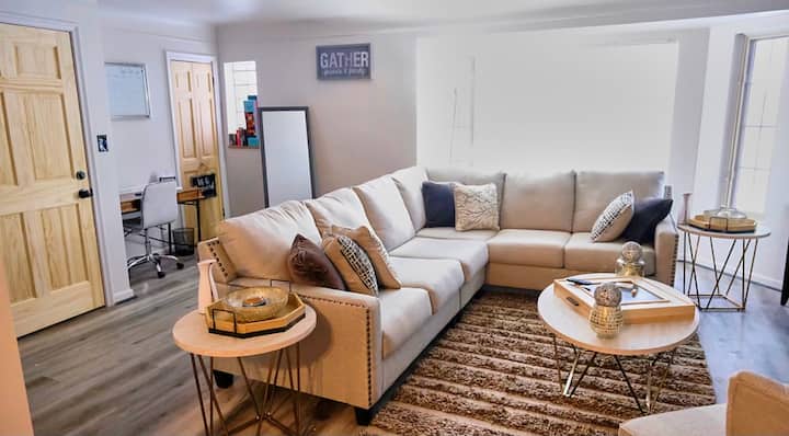 “Byrd’s Nest”luxurious 3bd Home Sleeps 12 - Warren, MI