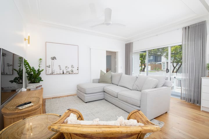 Blissful Merewether Beach Cottage: A Coastal Gem - Merewether