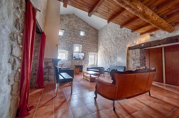 Gîte De Groupe Mas St-alban 8 Chambres 7 Sdb. - Balazuc