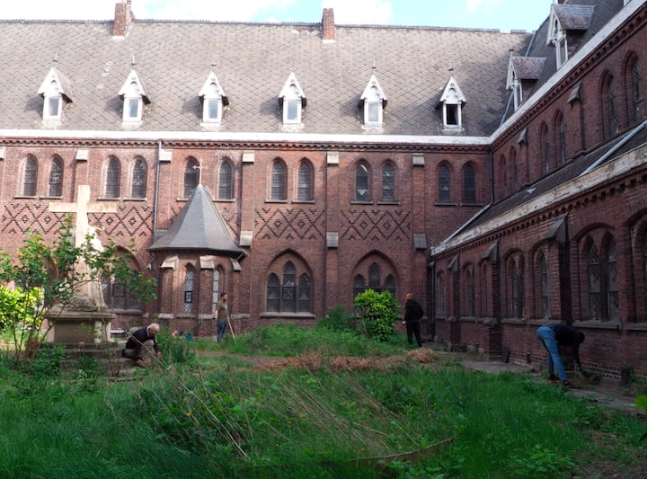 Auberge Alternative Dans Un Ancien Monastère - Kortrijk