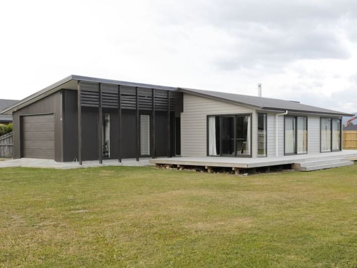Fresh New Home To Relax In. - Te Anau