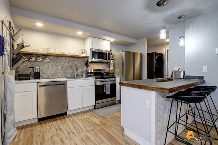 Amazing Alaskan Retreat In U-med District! - Anchorage