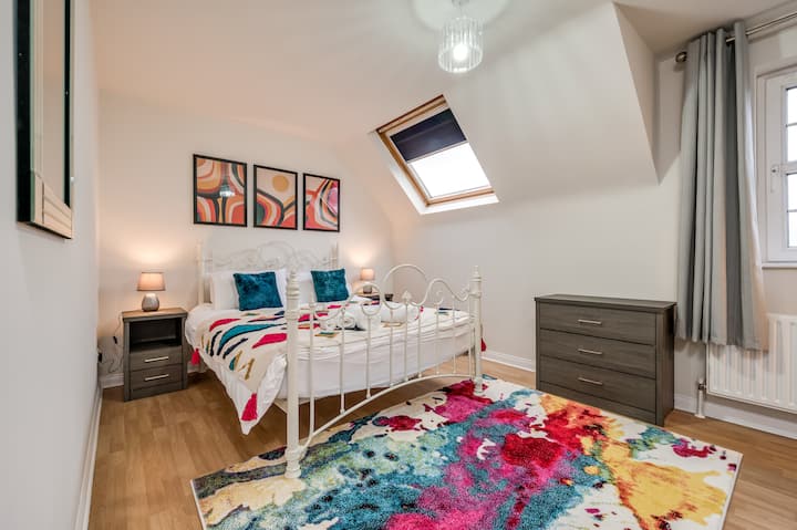 City Centre Townhouse & 2xparking | Staybynumbers. - Belfast