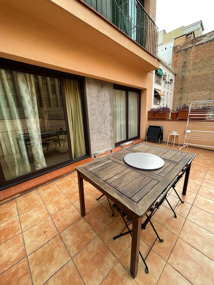 Apartment With Terrace In The Center Of Barcelona - Badalona