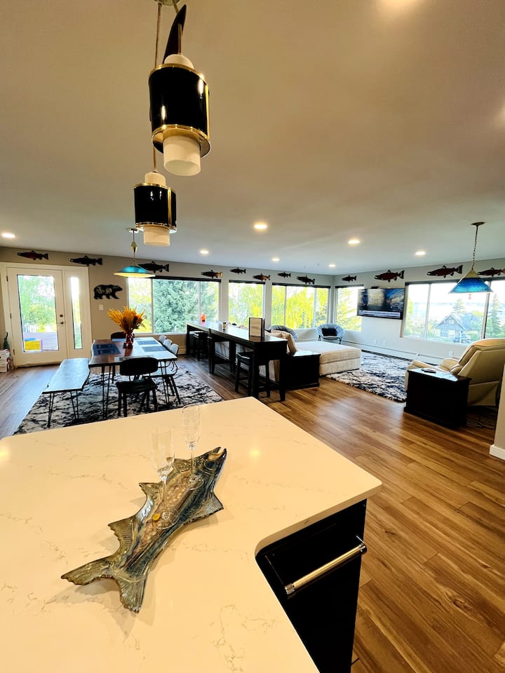 Unobstructed Waterfront Views, Downtown, Trails! - Anchorage, AK