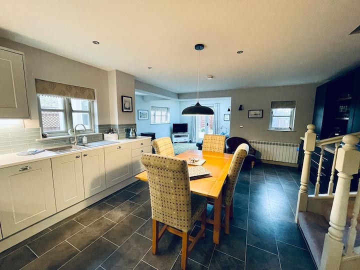 Stunning South Lakes Cottage.  Max 4 Guests - Grange-over-Sands