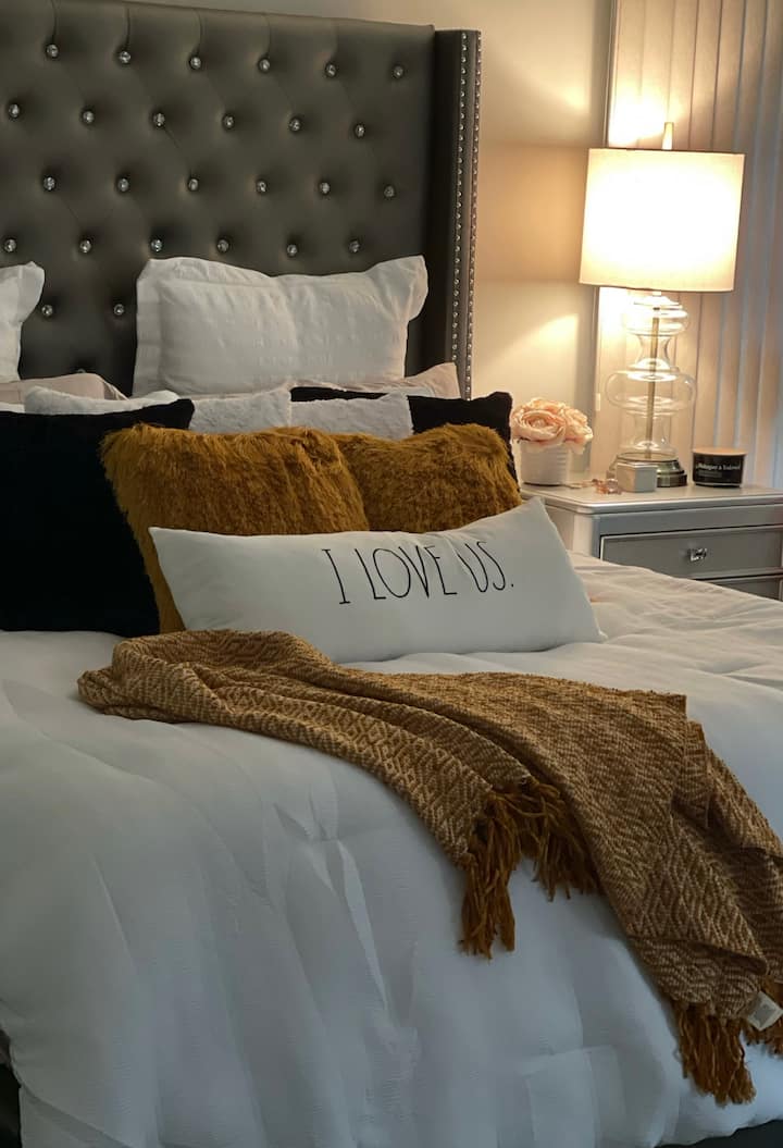 A Spacious Home With Modern Decor. - Willoughby, OH