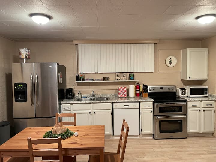 Shangri-lisa Spacious Guest House W/full Kitchen - Tucson, AZ