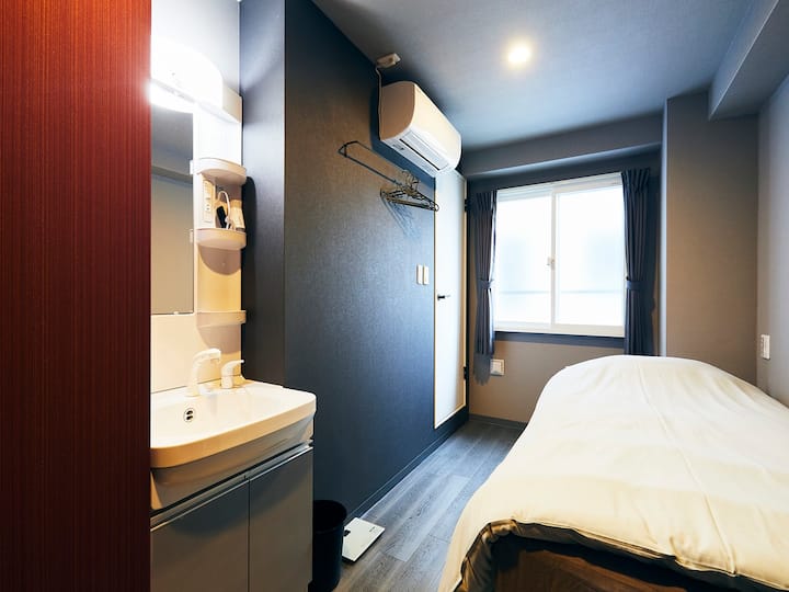 【＃4 Hotel Pivot】駅から徒歩30秒！2020年7月openの綺麗なホテル！【完全個室】 - Osaka, Japan