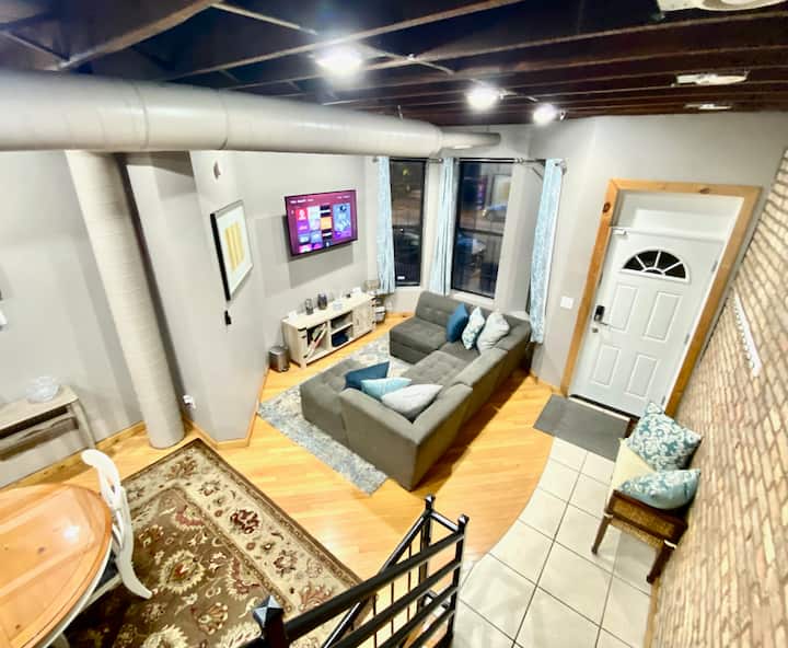 Gracious 4br/2.5ba Townhouse In Historic Greystone - Chicago, IL