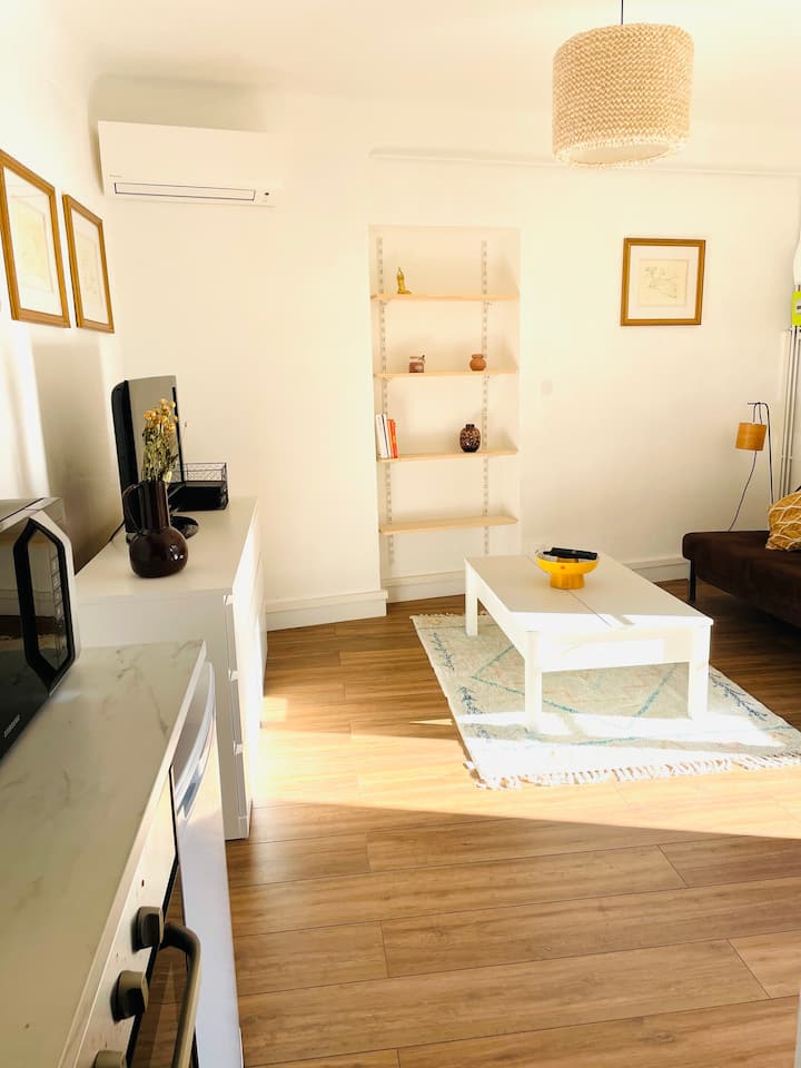 Superbe Studio Proche Cv Avec Parking Privé - Arles