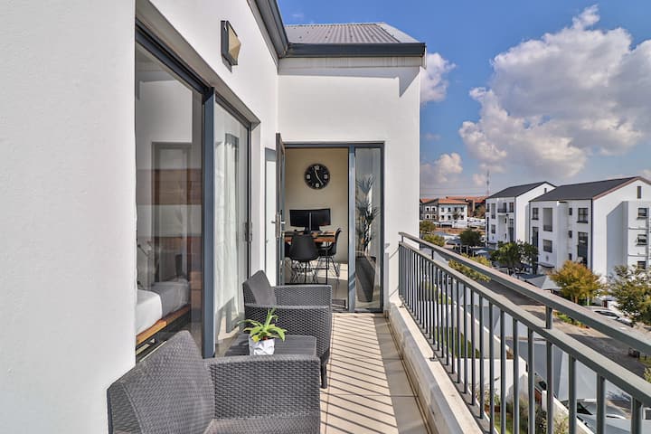Lovely 2-bedroom, 2 Bath Apartment In Greenstone - Edenvale
