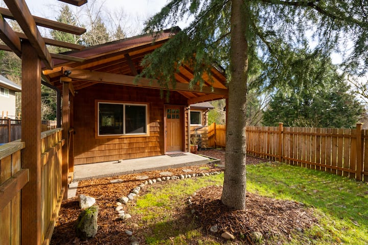 Seattle Charmer - With Private Patio & Green Belt! - Seattle