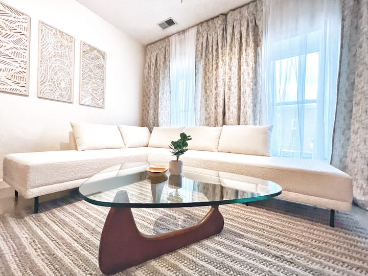 Explore Downtown-free Garage Parking & Rooftop - Chesapeake, VA