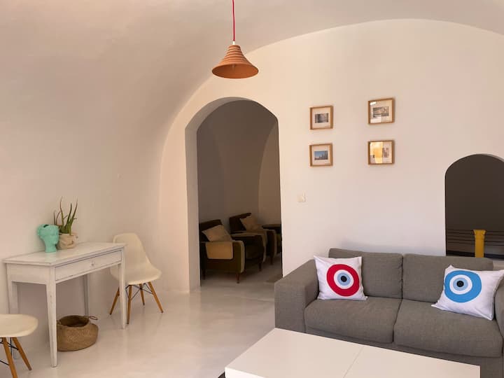 Mercedes   Cave House - Heart Of Fira - Szantorini