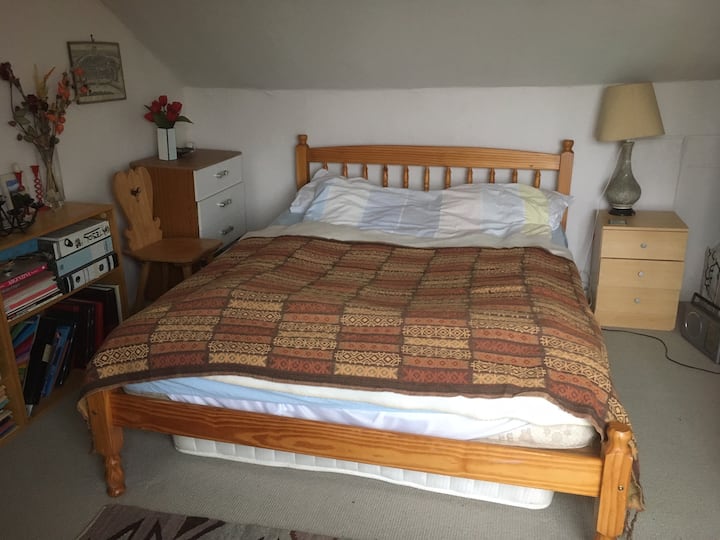 Private Attic In Georgian Townhouse & Free Parking - Leamington Spa