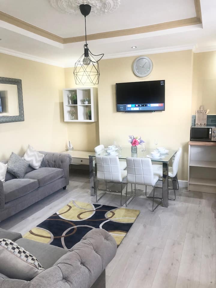 *Spacious, Comfortable 3 Bedroom 2bath City Centre - Leeds