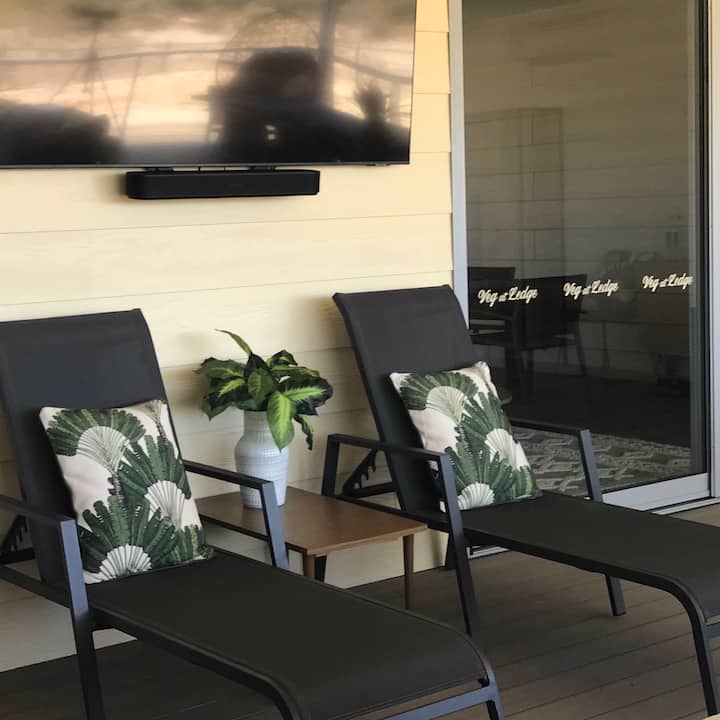 Veg At Ledge In Total Comfort & Relaxation - Ledge Point