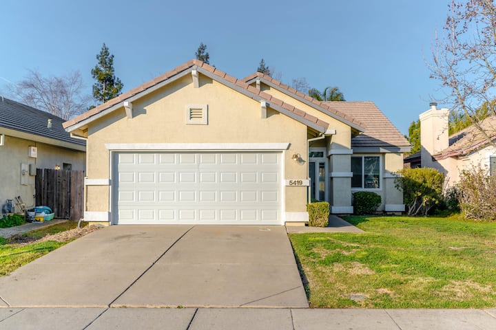 ▶︎ Cozy | Modern 3br House In Central Elk Grove - Elk Grove