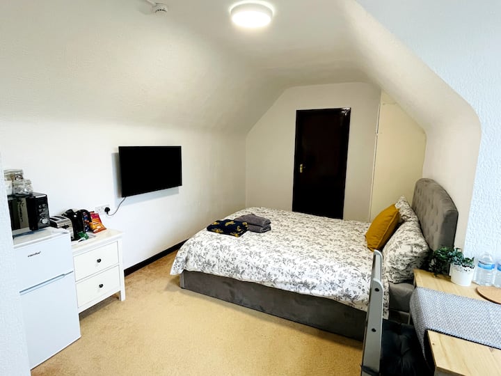 Spacious Private Suite (B) - Free St. Parking - Brighton & Hove