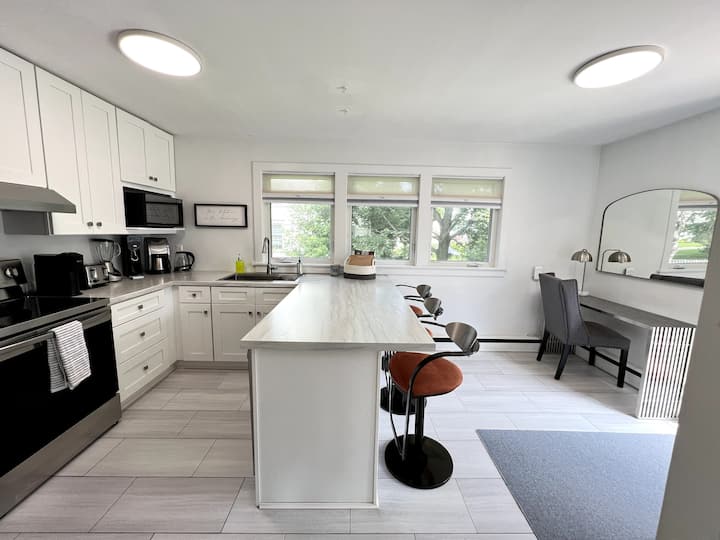 Pei Getaway At York Lane, Ac And New Deck. - Charlottetown