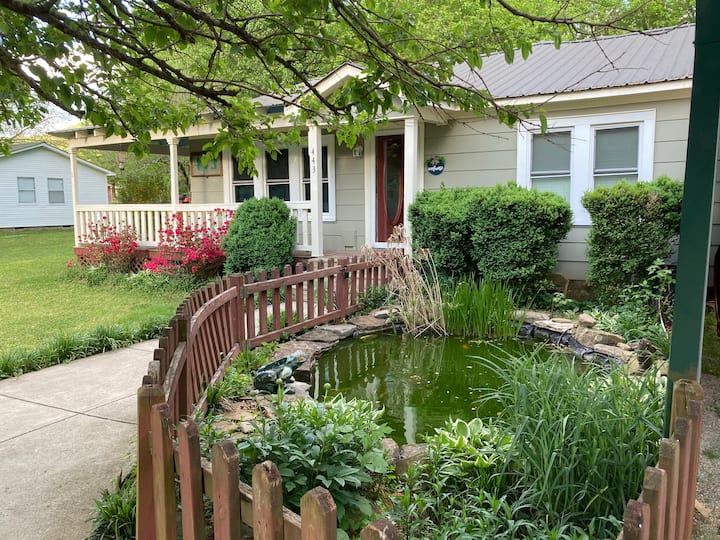 Relaxed Valley Retreat: Comfortable Home Sleeps 9+ - Mentone, AL