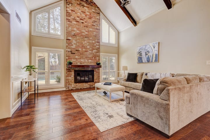 Spacious 4br Home With Game Room Near Woodlands - Tomball, TX