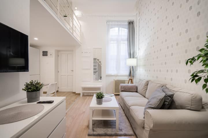 Castle Quarter Loft - King Bed, Chain Bridge 1min - Budapest