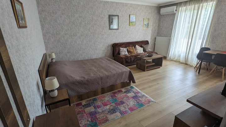 Entire Studio, W/balcony,   5 Min From M Station - Tbilisi