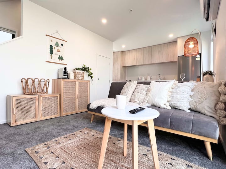 Cozy Rattan Escape | Winter Warmth In Central Chc - Christchurch