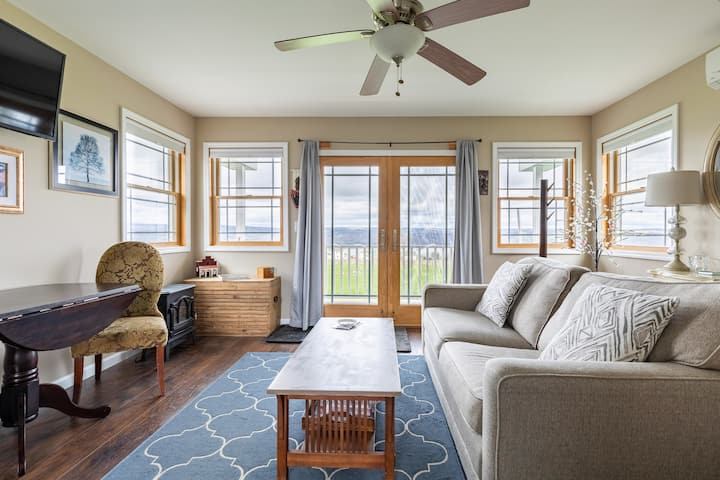 Vineyard Villa A - Seneca Lake