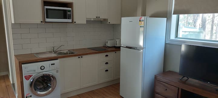 1 Bedroom Unit In Woodend With Wood Fire. - Macedon