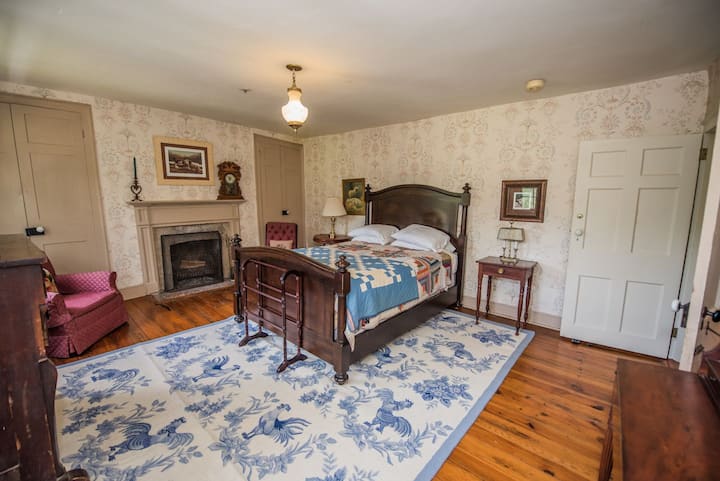 Lamb Room - Historic Home In Purcellville - Purcellville, VA