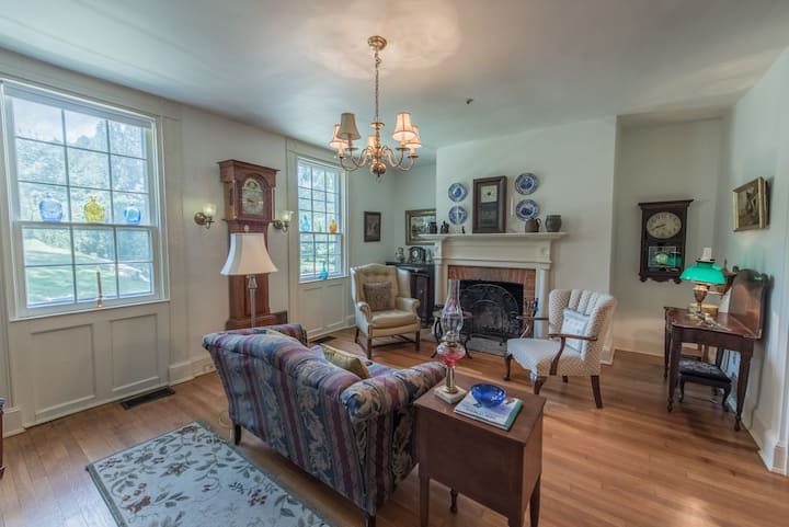 Log Room - Historic Home In Purcellville - Purcellville, VA