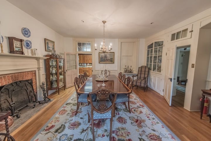 Green Room - Historic Home In Purcellville - Purcellville, VA