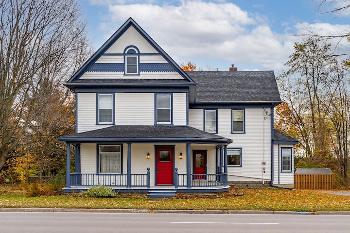 The Carrington | 5 Bed | Heated  Pool & Hot Tub - Prince Edward