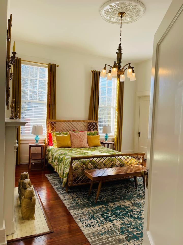 Palm Beach Luxury Suite!1bd/1ba.  Historic Mansion - Mobile, AL