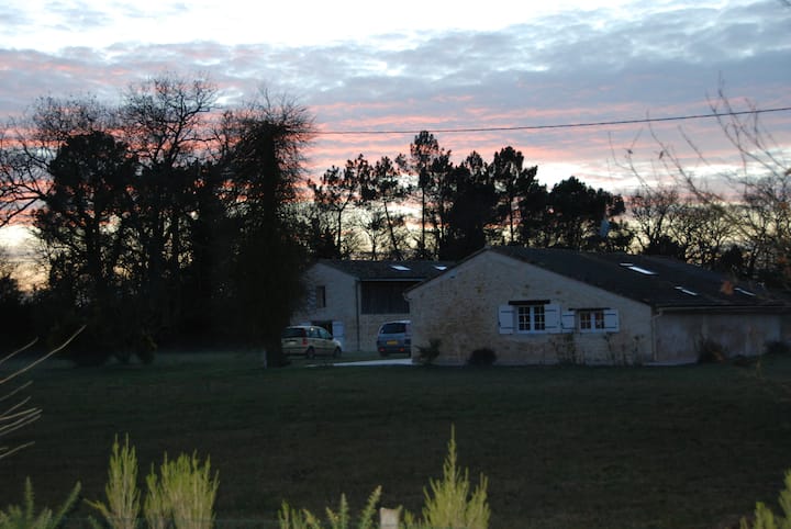 Maison De Campagne En Pierre Au Milieu Des Bois - Hourtin