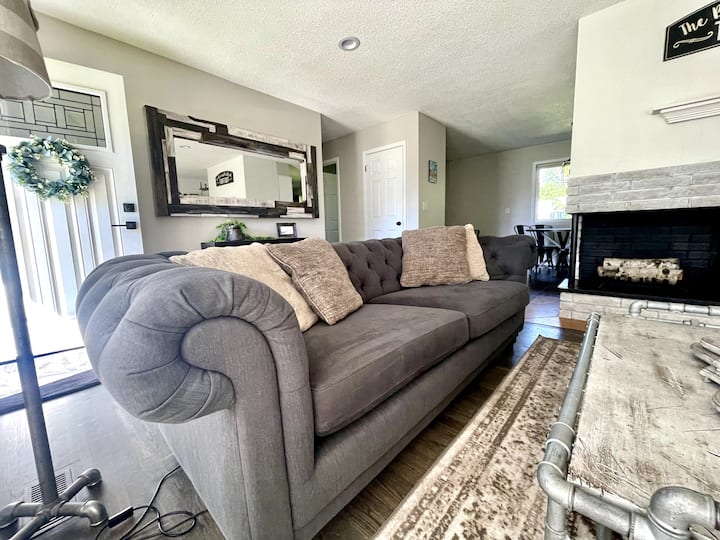 Casa Verona | Pet-friendly | Gourmet Kitchen - Beaverton, OR